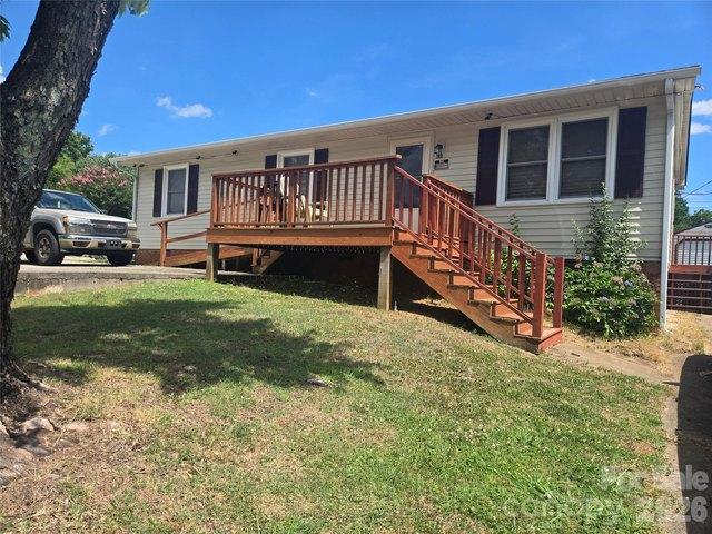 630 9th Avenue Dr SE, Hickory, NC 28602