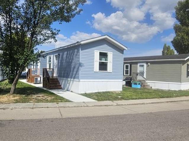630 Cour Renee St, Warren, MI 48091