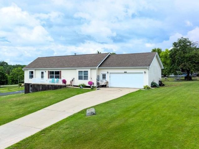 630 Lennon Ln, Gladwin, MI 48624