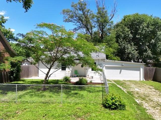 630 N 5th St, Lawrence, KS 66044
