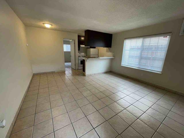 630 N Van Buren 1 Bedroom Apartment for Rent at 630 N Van Buren St, Stockton, CA 95203 Civic Center