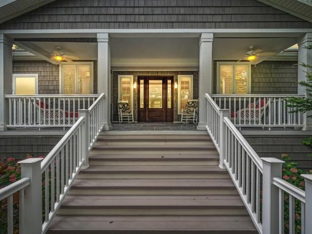 630 S Scenic Dr, Manhattan, KS 66503