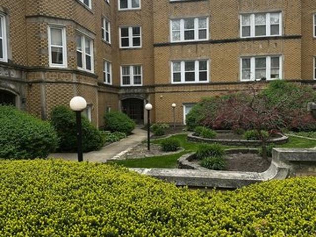 6316 N Richmond St Apt 2A, Chicago, IL 60659