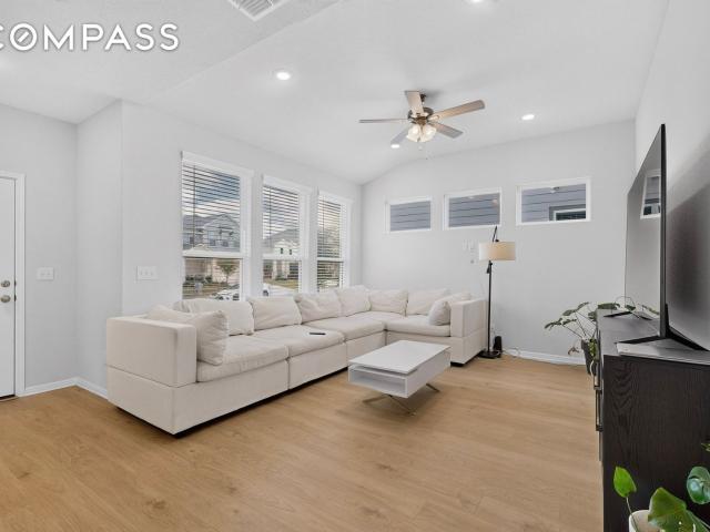 6317 Marsh Ln, Buda, TX