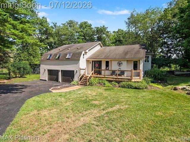 6317 Kevin Dr, Hamburg Township, MI 48116