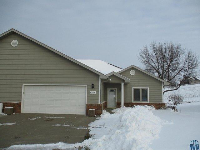 6317 Whispering Creek Dr, Sioux City, IA 51106