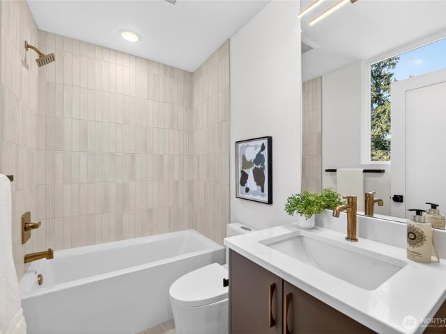 6318 41st Ave SW, Unit D, Seattle, WA 98136 | MLS #2524
