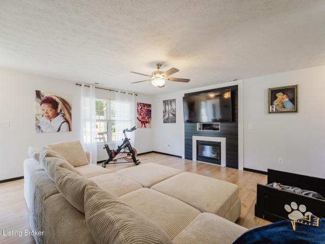 6319 Maravian Dr