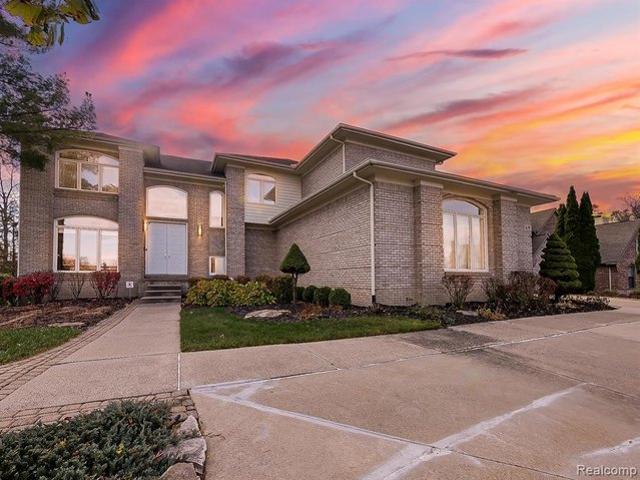 6310 Branford Dr, West Bloomfield Township, MI 48322