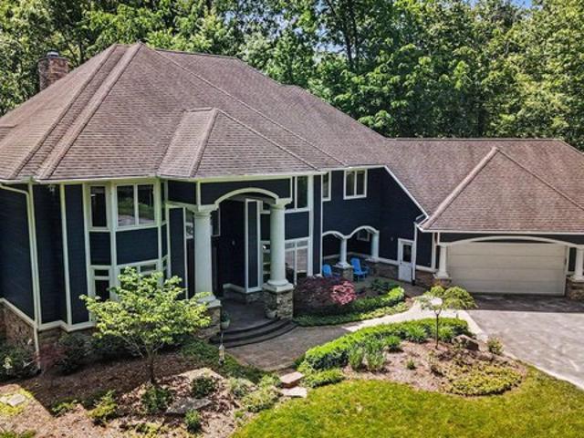 6311 Cobblestone Ln, Dexter, MI 48130