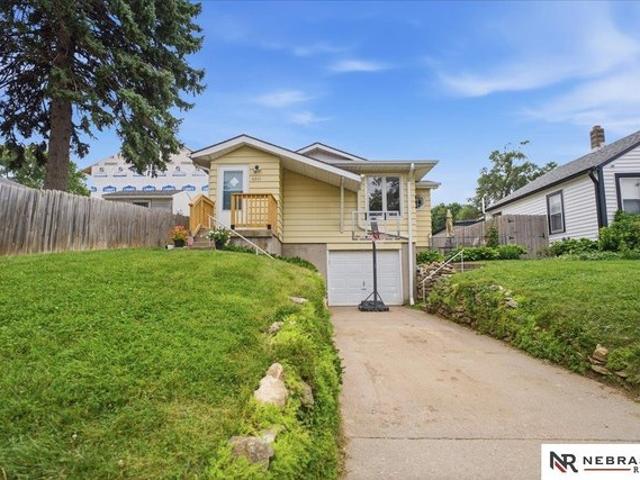 6311 Parker St, Omaha, NE 68104
