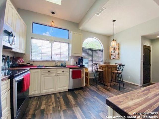6311 Village Clf, San Antonio, TX 78250