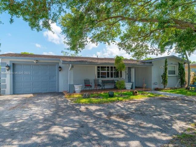 6311 41st Ct SW, Davie, FL 33314