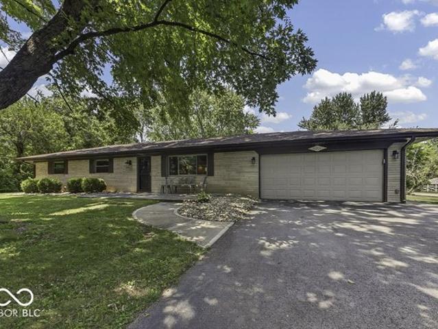 6312 E Roselyn Dr, Mooresville, IN 46158