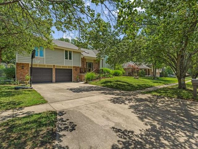 6312 SW 23rd St, Topeka, KS 66614
