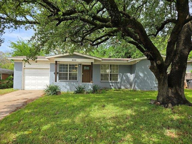 6313 Greenlee St, Fort Worth, TX 76112