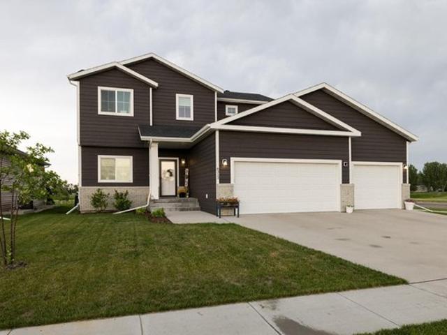 6313 54th Ave S, Fargo, ND 58104