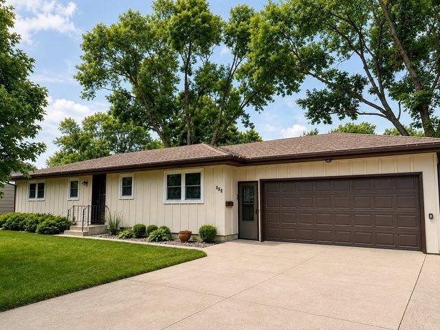 631 19th St, Windom, MN 56101
