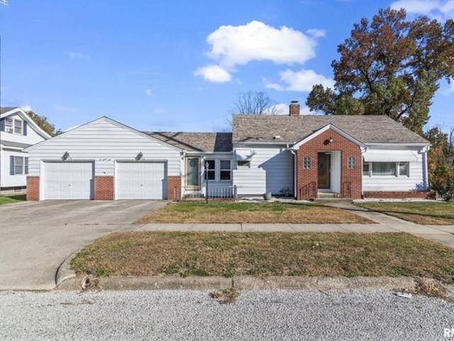 631 Chase St, Hillsboro, IL 62049