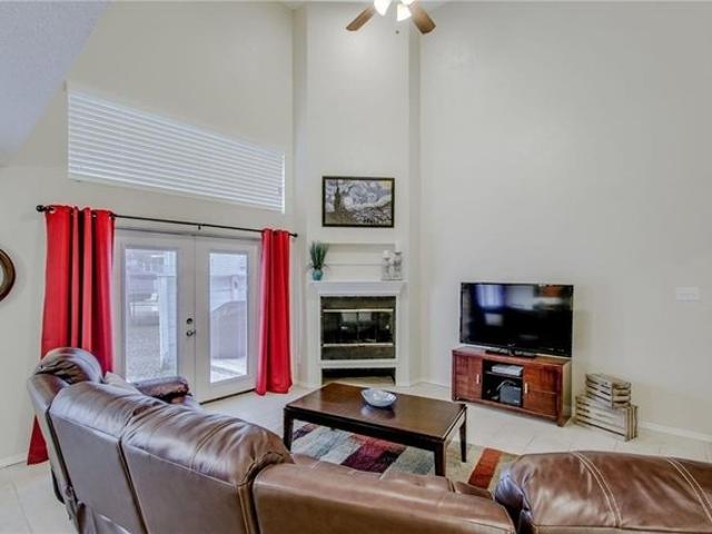 631 Cimarron Trl, Irving, TX 75063