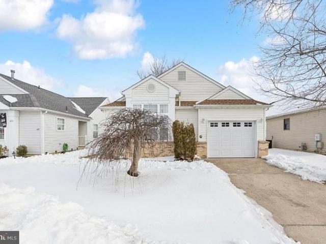631 Barbados Dr, Williamstown, NJ 08094