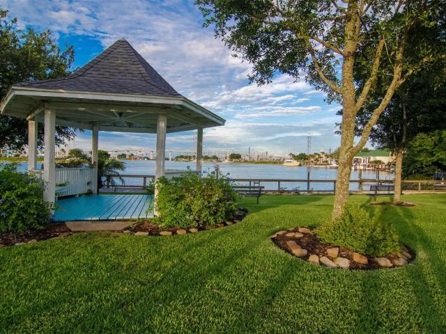 631 E Shore Dr, Clear Lake Shores, TX 77565 | MLS #47598