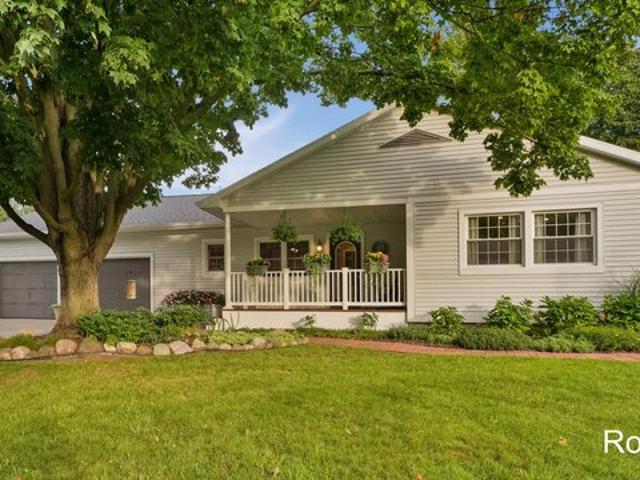 631 Evergreen St, Jenison, MI 49428