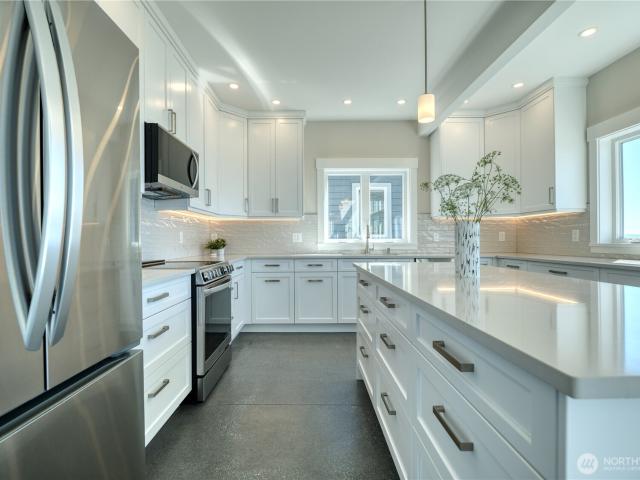 631 Freemans Ln, Point Roberts, WA 98281 | MLS #2534