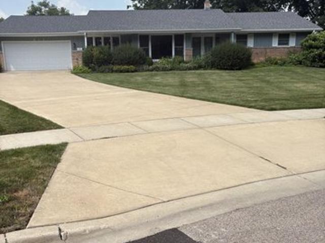 631 Joanne Ln, Dekalb, IL 60115
