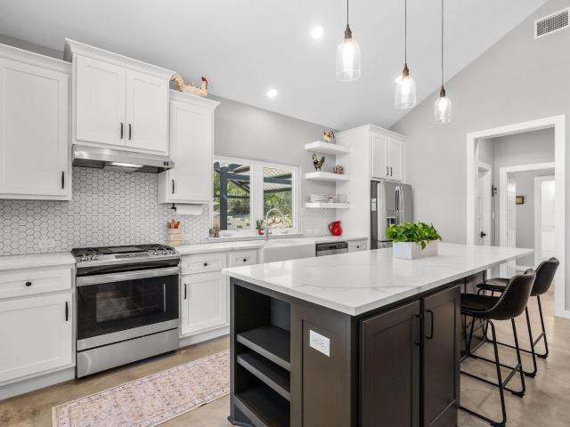 631 Lakeside Dr