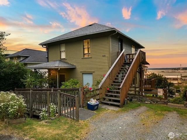 631 N Forest St, Bellingham, WA 98225