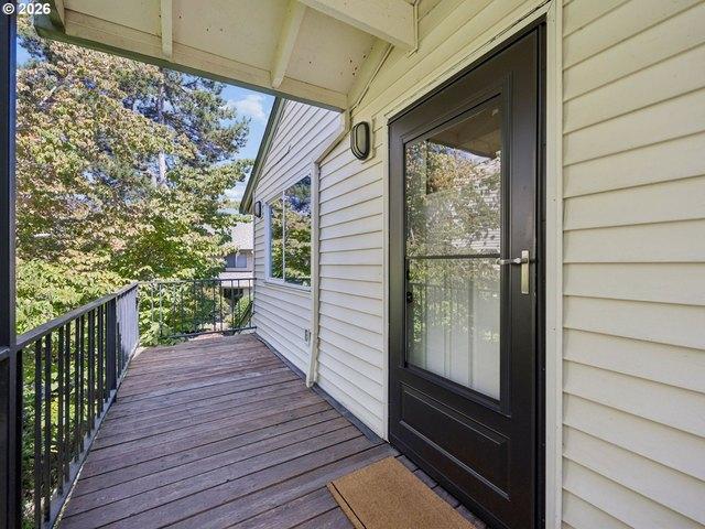 631 N Hayden Bay Dr, Portland, OR 97217