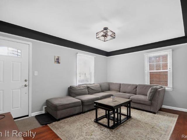 631 Nightingale Street