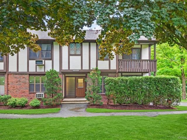631 Sierra Vista Ln, Valley Cottage, NY 10989