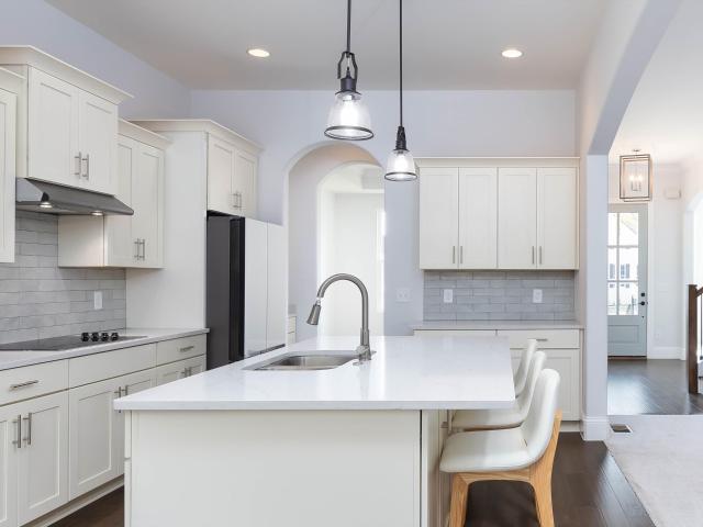 631 Silva Ln