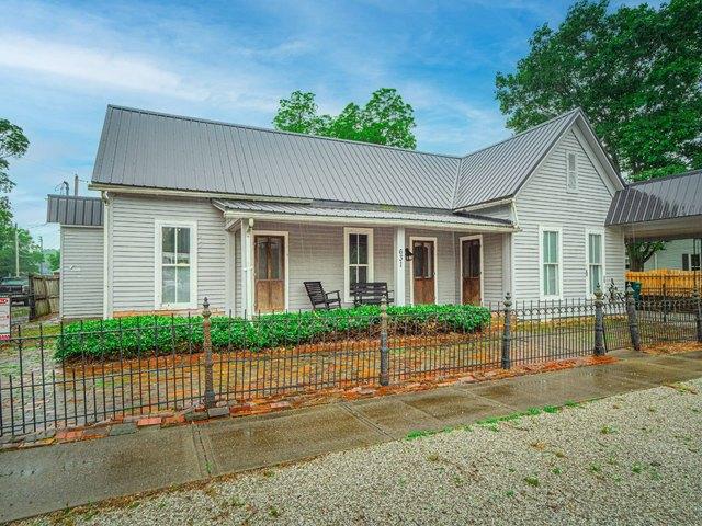 631 Steammill St, New Harmony, IN 47631