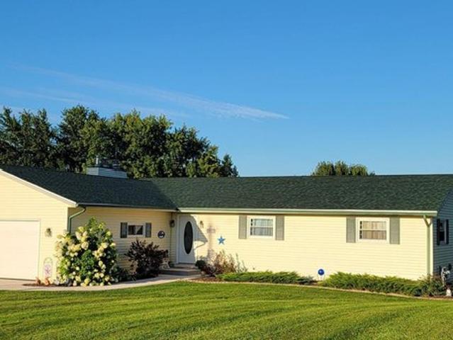631 Suncrest Dr, Sherrard, IL 61281