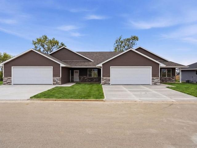 631 Pine St, Dickeyville, WI 53808