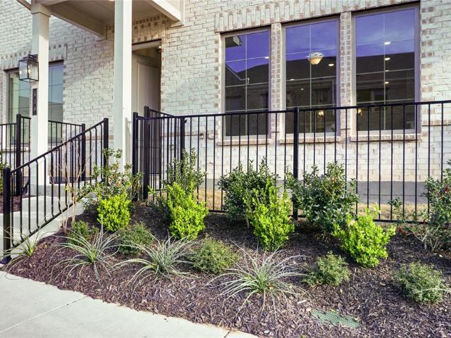631 Redwood Way
