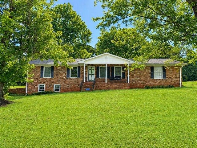 631 Riveroak Cir, Inman, SC 29349
