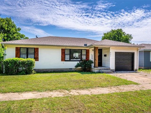 631 W 20th St, Ada, OK 74820