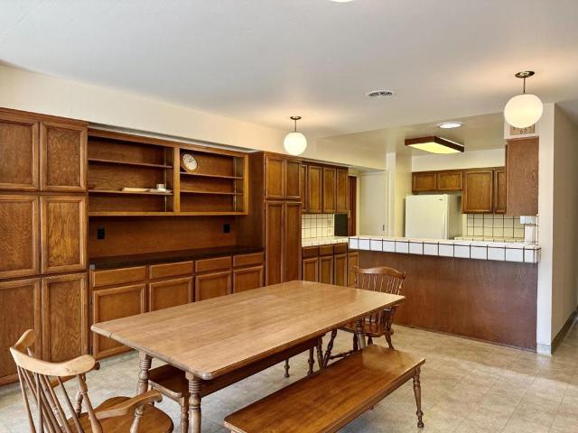 631 W Alisal Street