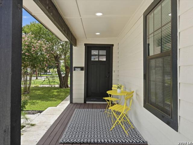 631 W Olmos