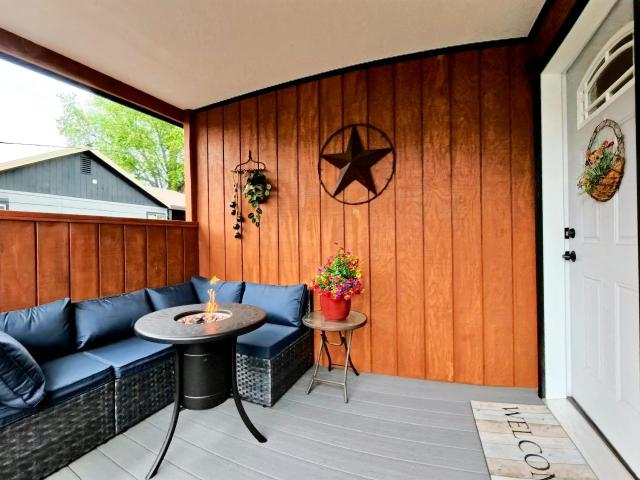 631 Vista Ave