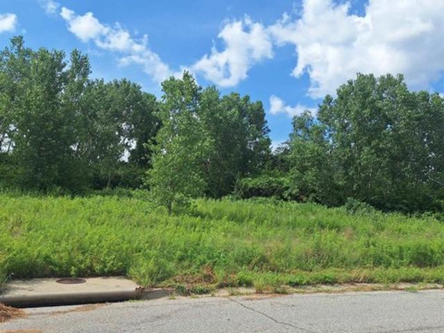 6324 SW 47th St, Topeka, KS 66610