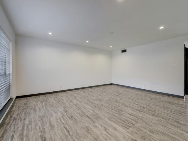 6326 Chevy Chase Dr, Unit 13, Houston, TX 77057 | MLS #96471 | Compass