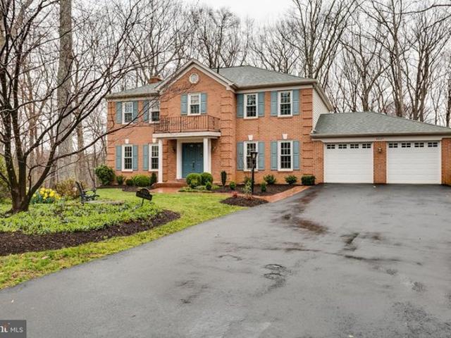6327 Youngs Branch Dr, Fairfax Station, VA 22039