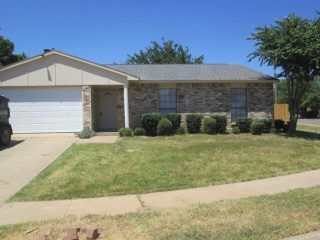 6329 Sunrise Dr, North Richland Hills, TX 76182