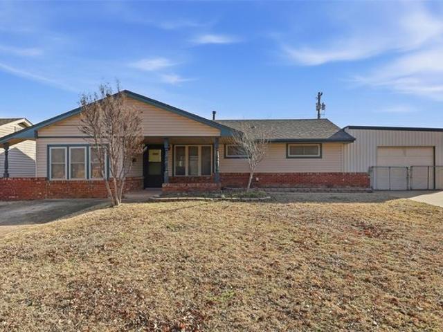 6322 Norman Ave, Warr Acres, OK 73122
