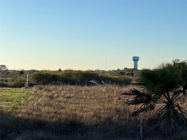 632 18th St, San Leon, TX 77539 | MLS #27132 | Compass